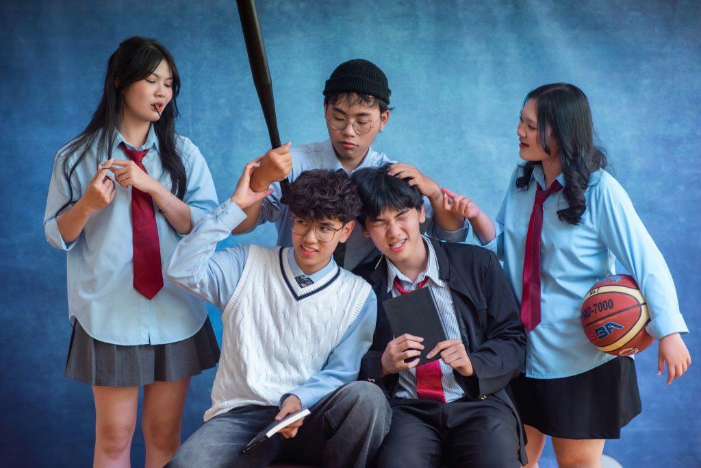 Kỷ yếu tiếng Anh là gì? Yearbook và những điều bạn chưa biết về văn hóa ...